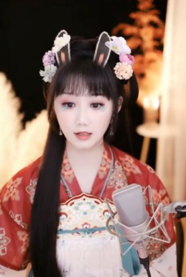 馒小蛮两首歌同时上架，古风空灵 歪阅