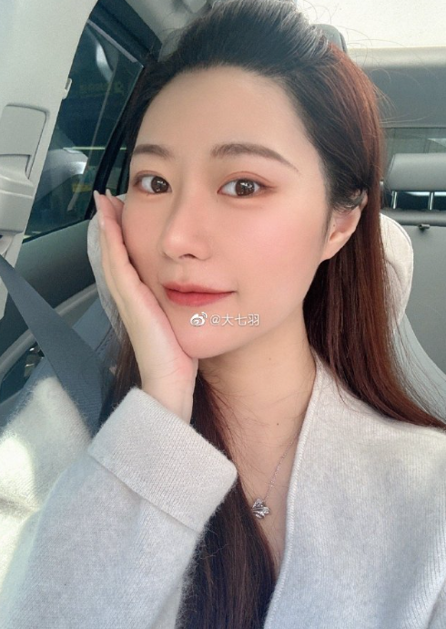 不仅身材好！七羽还有大长腿 - 歪阅